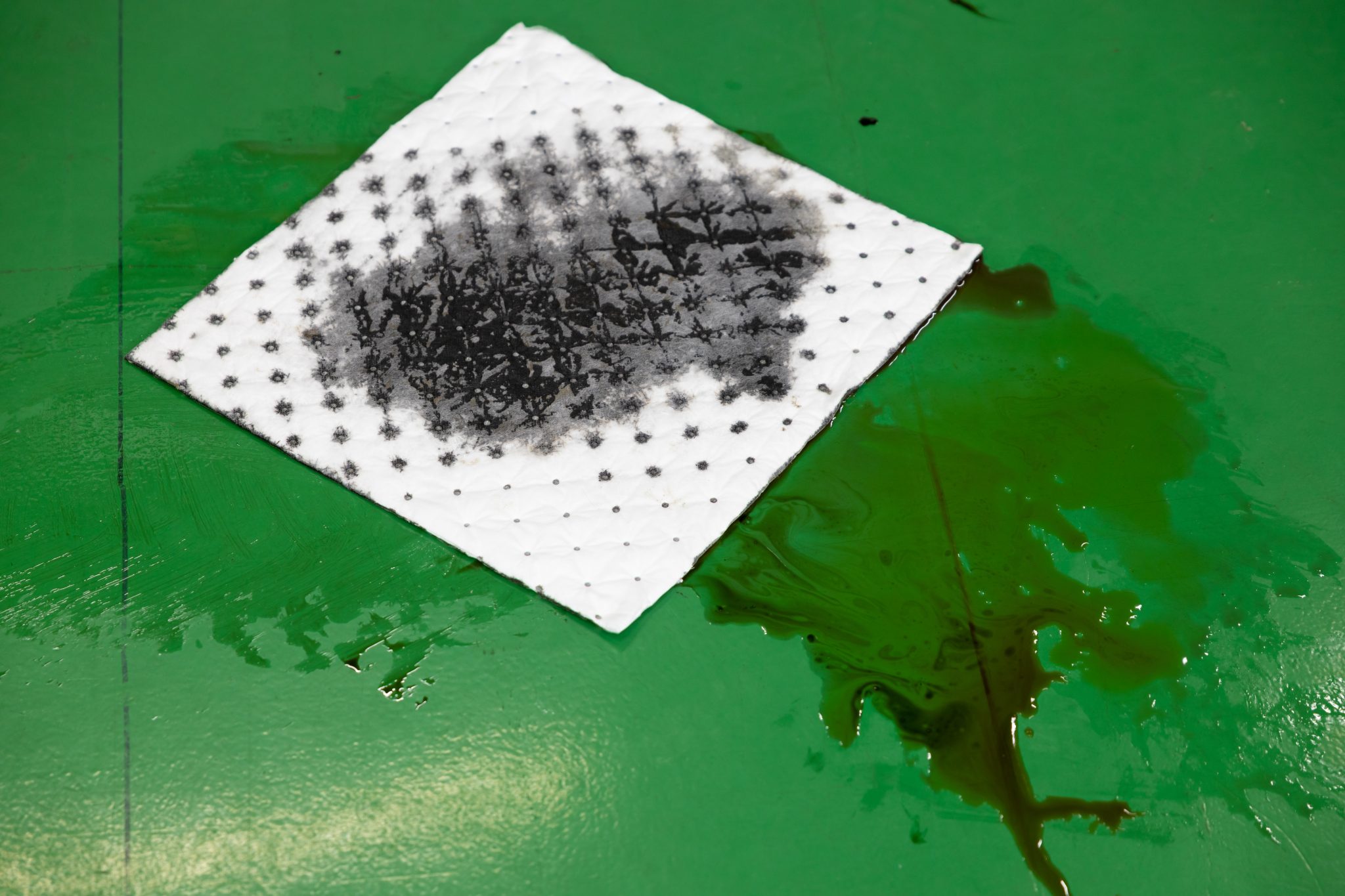 TOP 5 BEST OIL SPILL RESPONSE PRODUCTS - Bignanotech